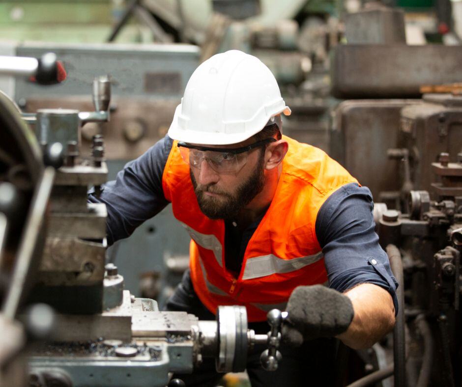 7 Tips for Finding Your Ideal Manufacturing Job